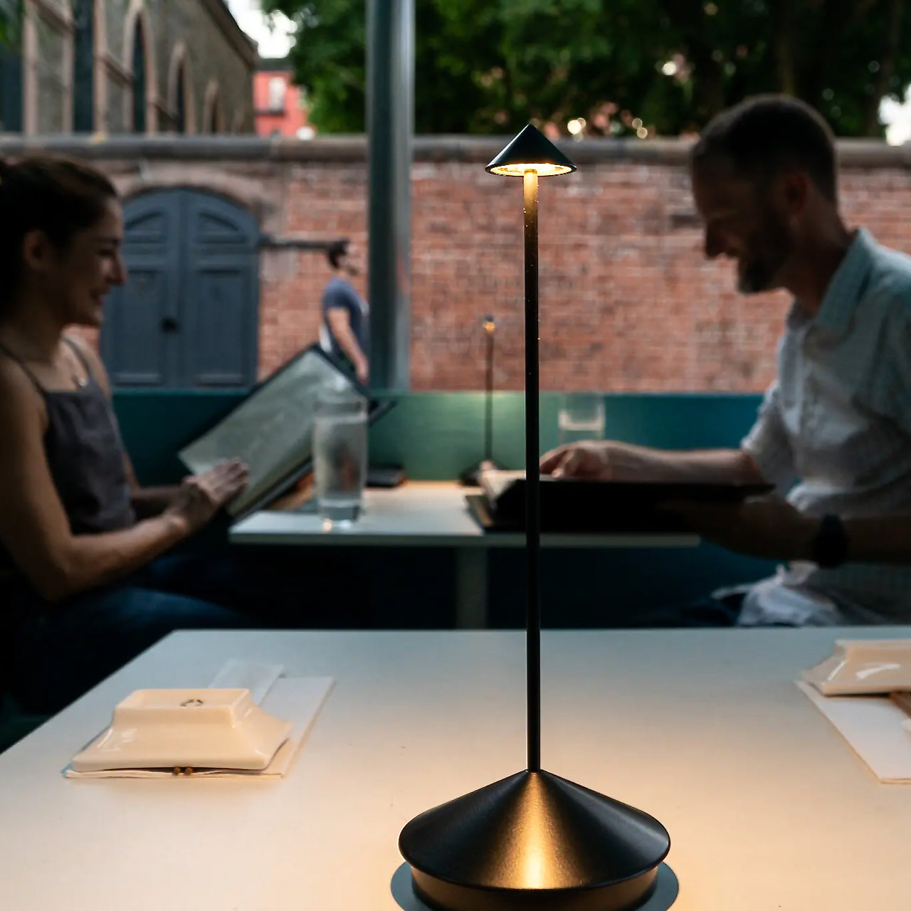 PINA Pro Portable Table Lamp - BLACK - Casa e Cucina